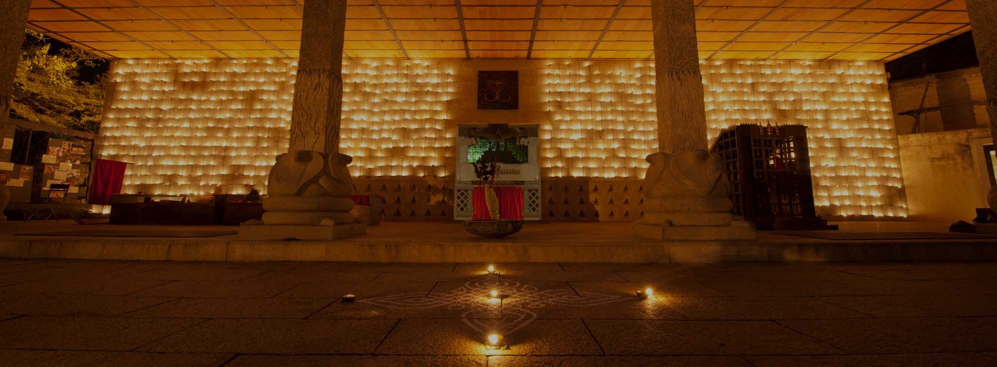 Prahara Vilakku Seva